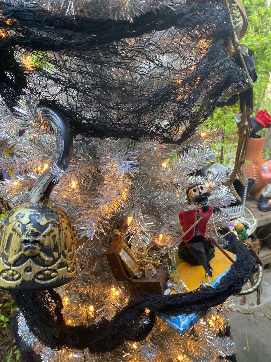 Make a Pirate Halloween Tree - Crafty Chica