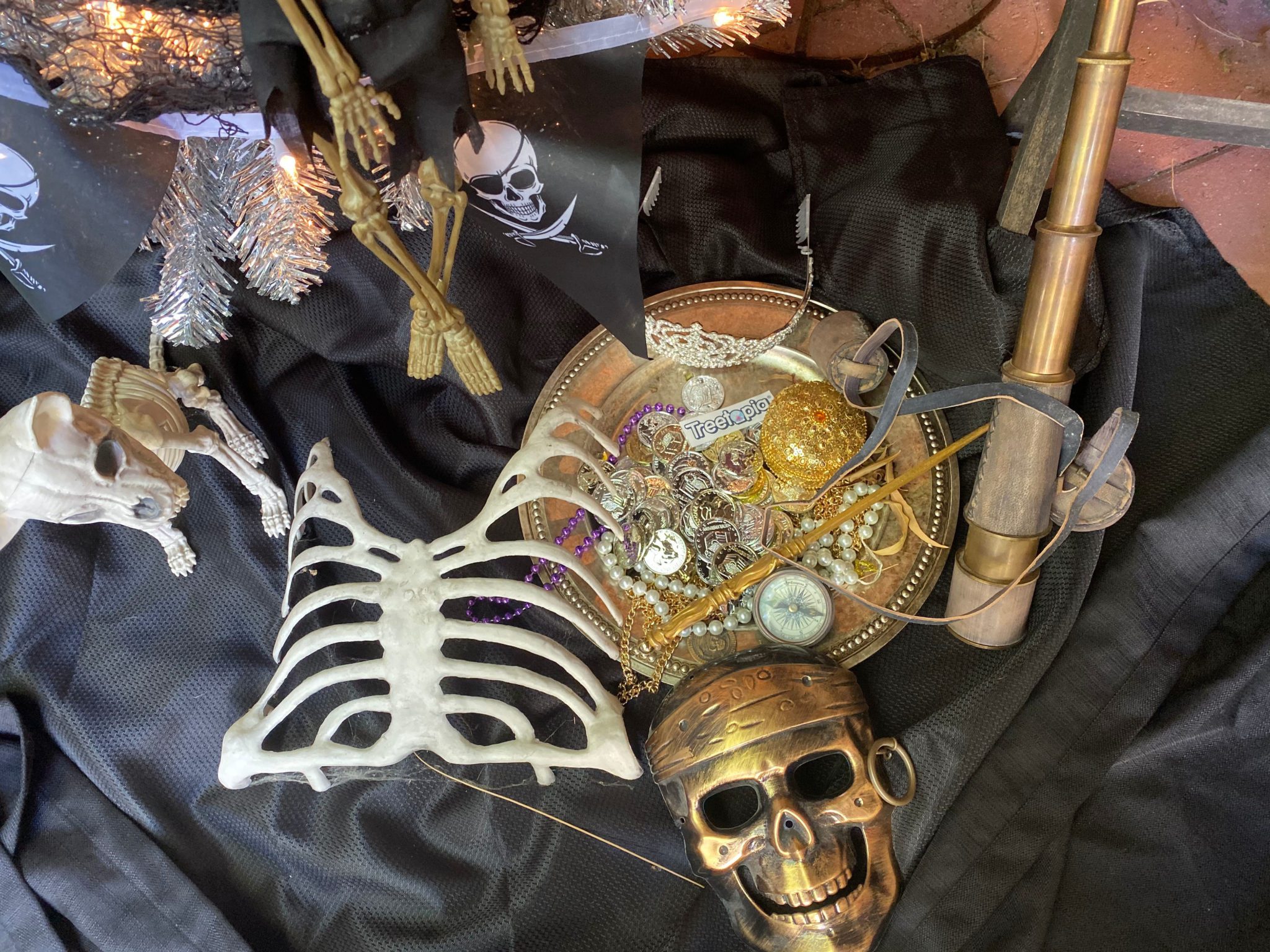 Make a Pirate Halloween Tree - Crafty Chica