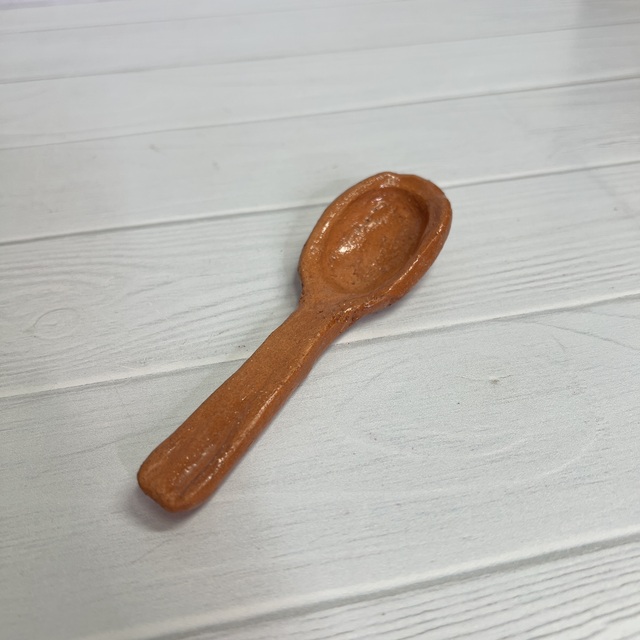 Clay to kitchen: Barro rojo DIY ceramic spoons - Crafty Chica