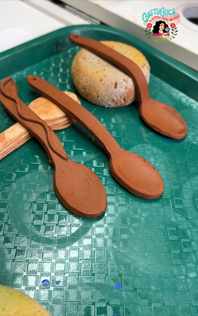 Clay to kitchen: Barro rojo DIY ceramic spoons - Crafty Chica
