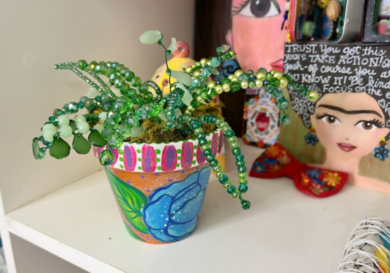 Here's how to make a beaded plant! - Crafty Chica